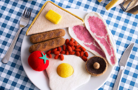 Woolen food from Jessica Dance and David Sykes - IGNANT