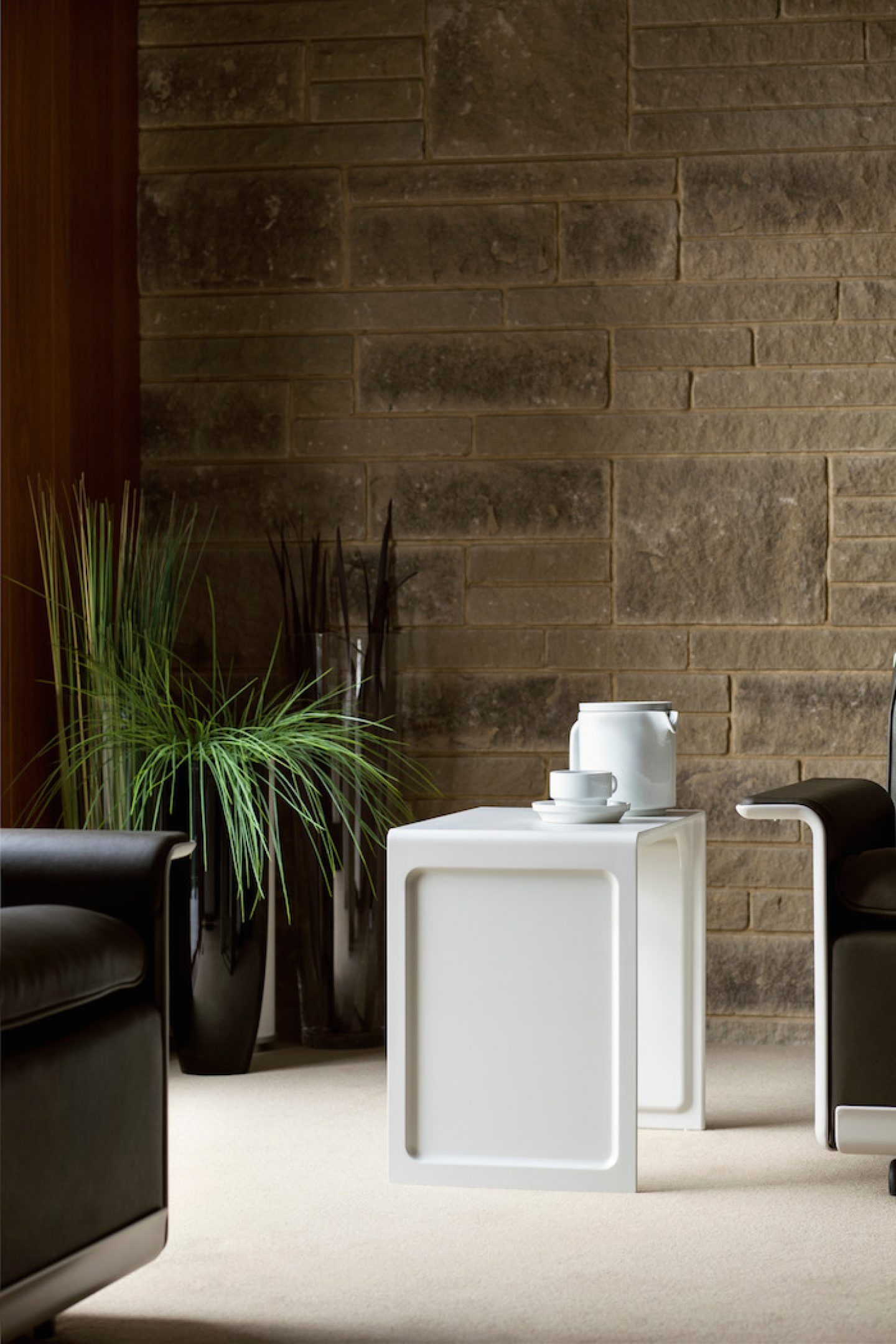 621 Side Table by Vitsœ - IGNANT