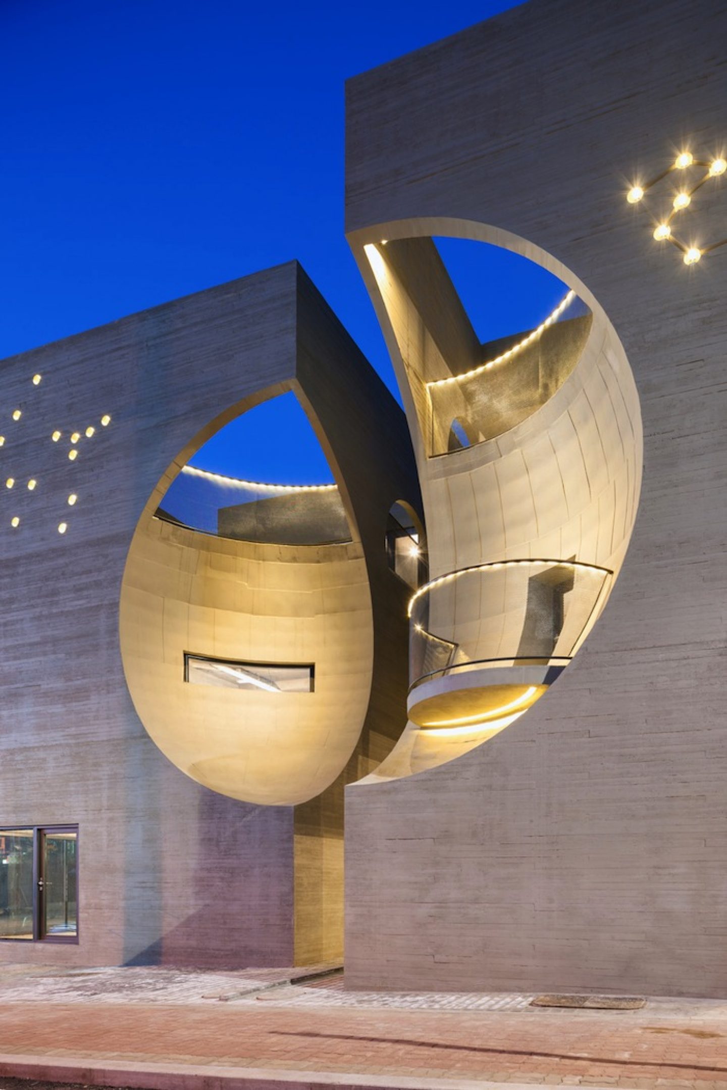 A Quirky Moon-Shaped Building By Moon Hoon Architects - IGNANT