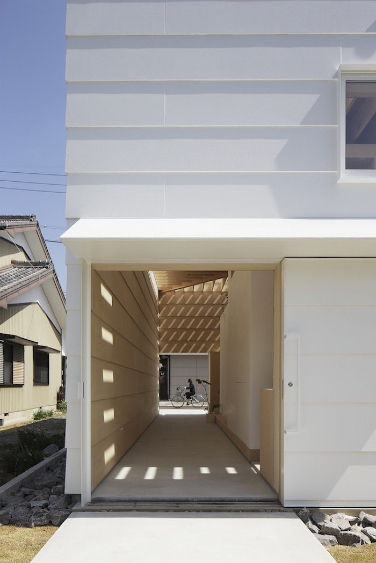 A Minimal Wooden House Filled With Natural Sunlight By mA-Style ...