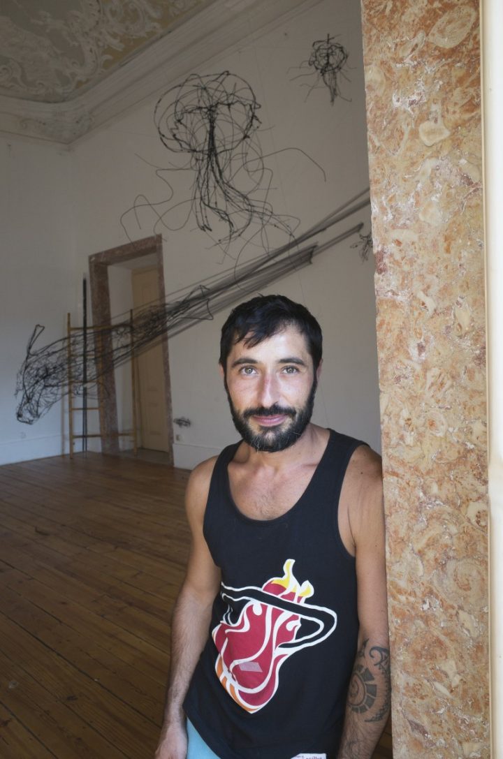 Intricate Wire Sculptures By David Oliveira - IGNANT
