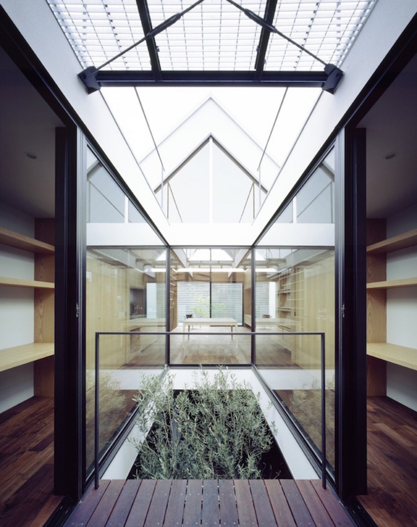 A Box-Shaped House In Tokyo By Apollo Architects - IGNANT