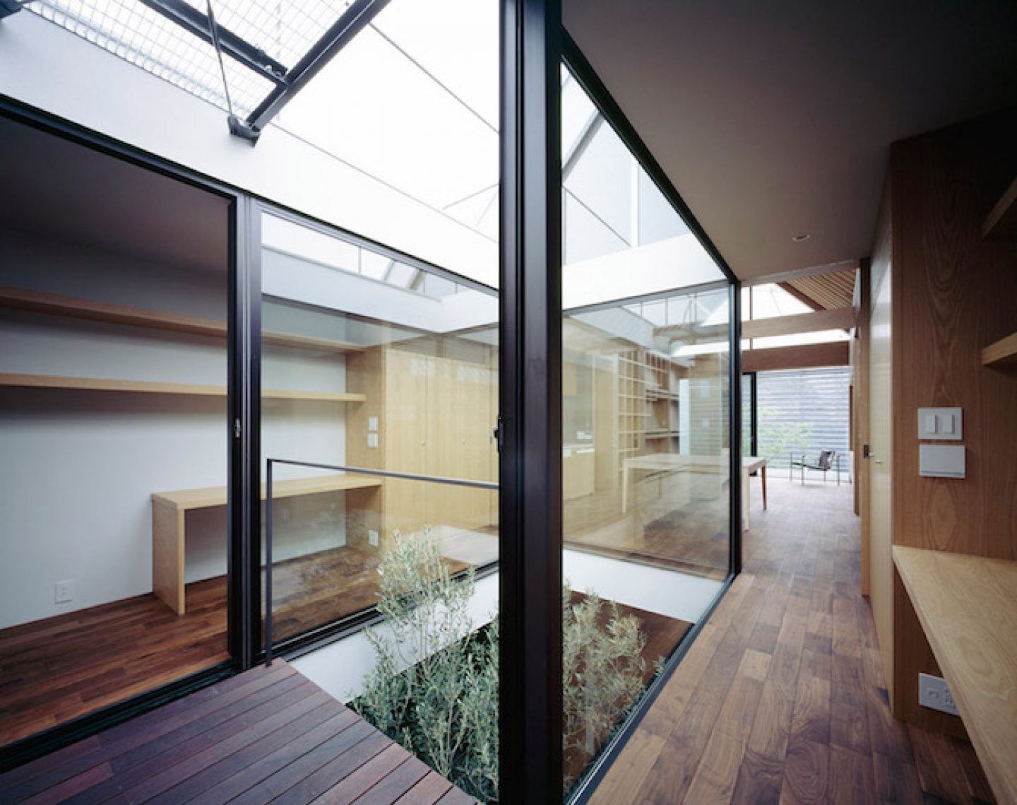 A Box-Shaped House In Tokyo By Apollo Architects - IGNANT
