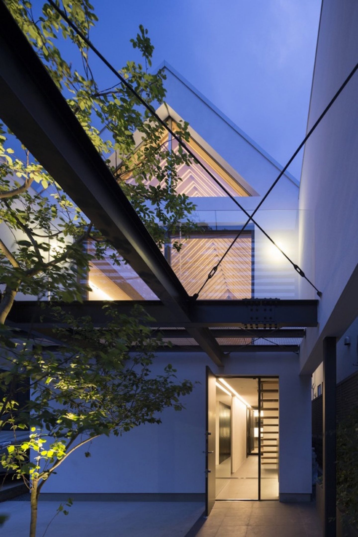 A Box-Shaped House In Tokyo By Apollo Architects - IGNANT