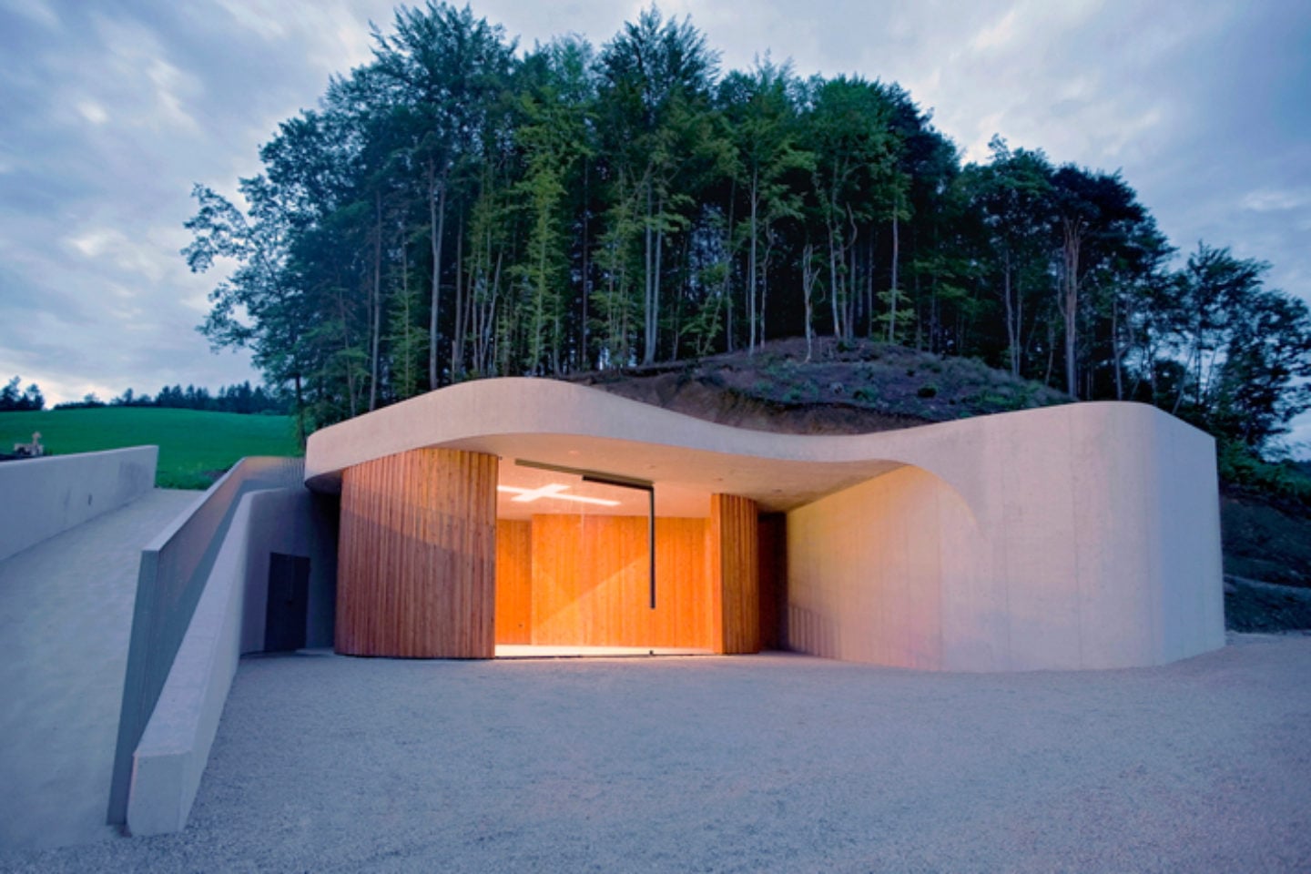 A Brilliant Half Moon Forever In Illumination: Syn Architects ...