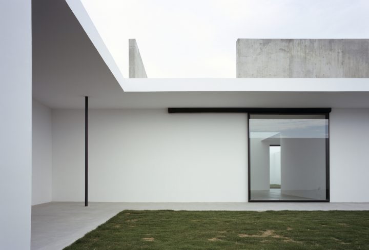 A Photographer's Weekend House By General Design - IGNANT