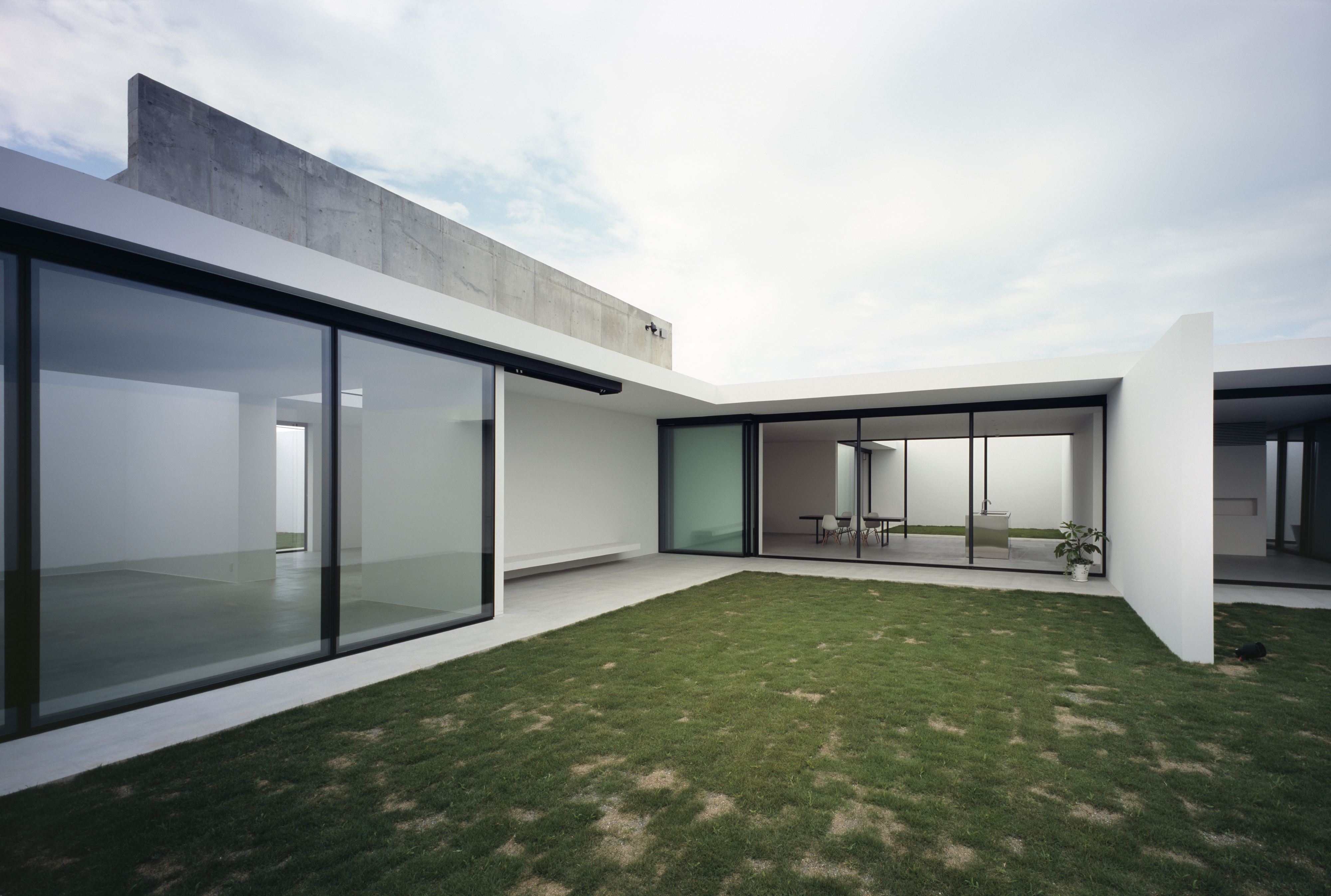 A Photographer's Weekend House By General Design - IGNANT