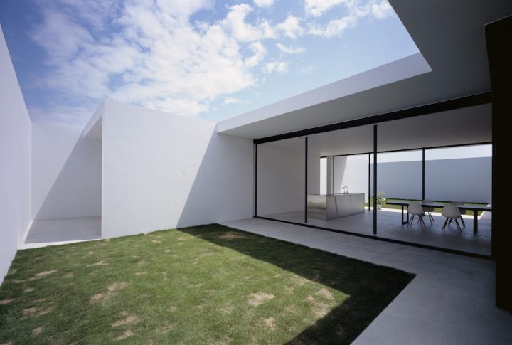 A Photographer's Weekend House By General Design - IGNANT