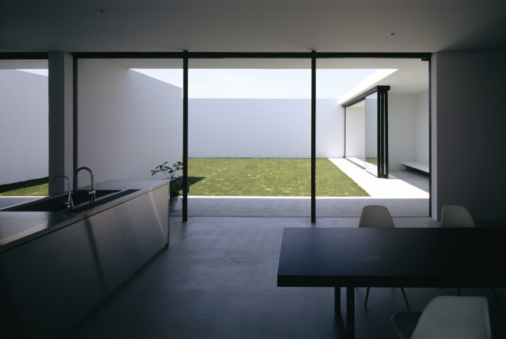 A Photographer's Weekend House By General Design - IGNANT