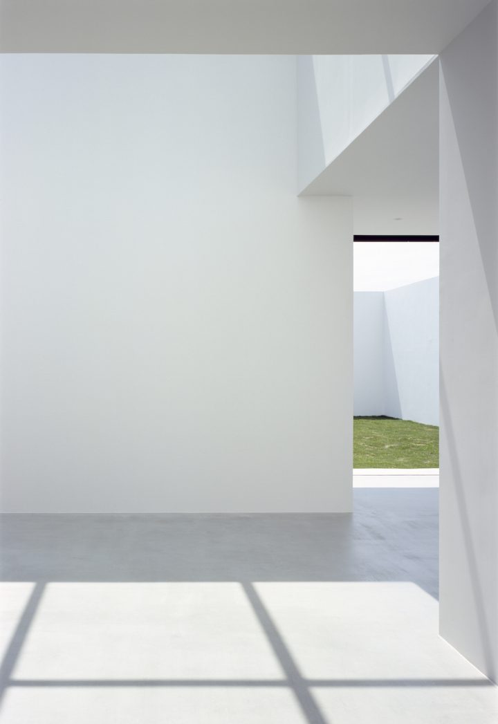 A Photographer's Weekend House By General Design - IGNANT