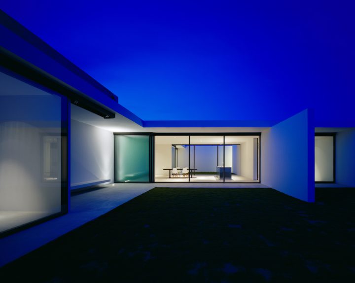 A Photographer's Weekend House By General Design - IGNANT