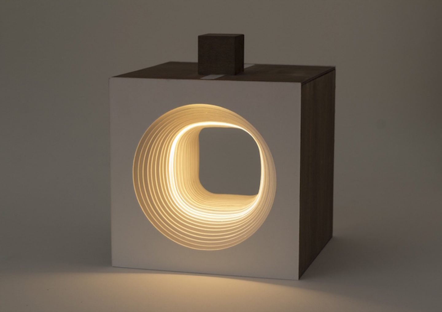 A Sculptural Cube Emitting Flowing Light - IGNANT