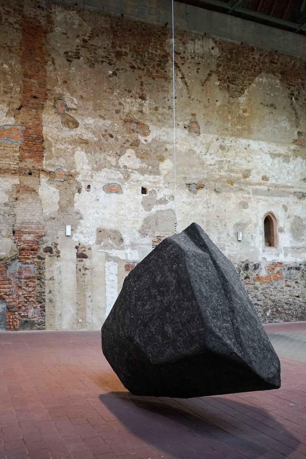 An Exploration Of The Relationship Between Sculpture And Place - IGNANT