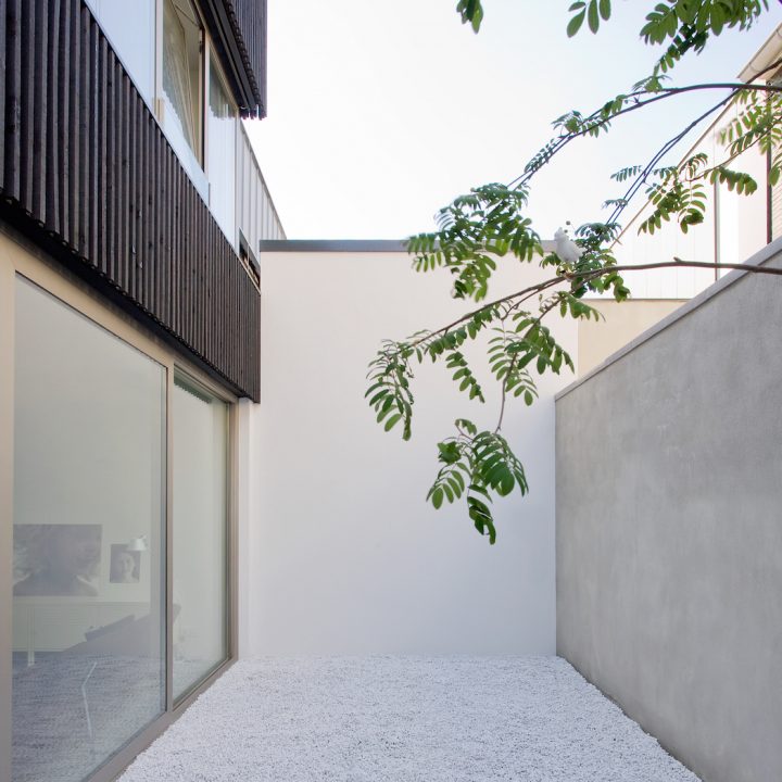 A Photographer's Home With A Light-Filled Atrium - IGNANT