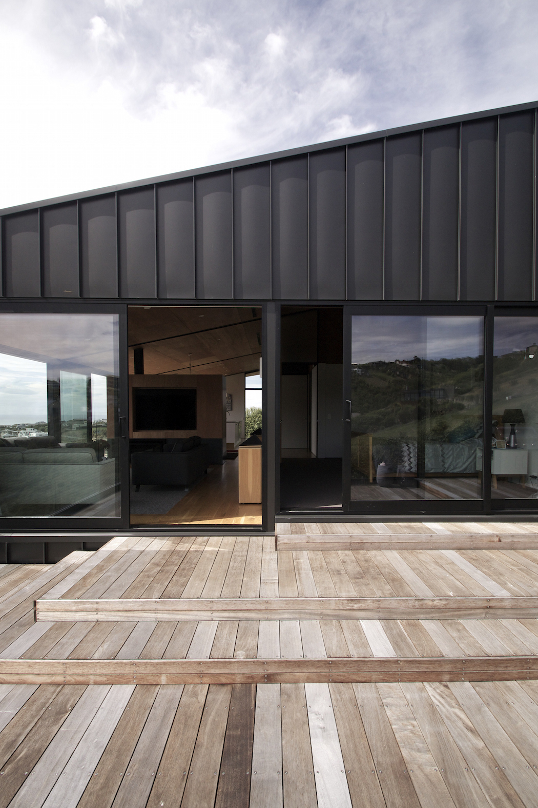 A Black Zinc House Overlooking New Zealand's Southern Alps - IGNANT