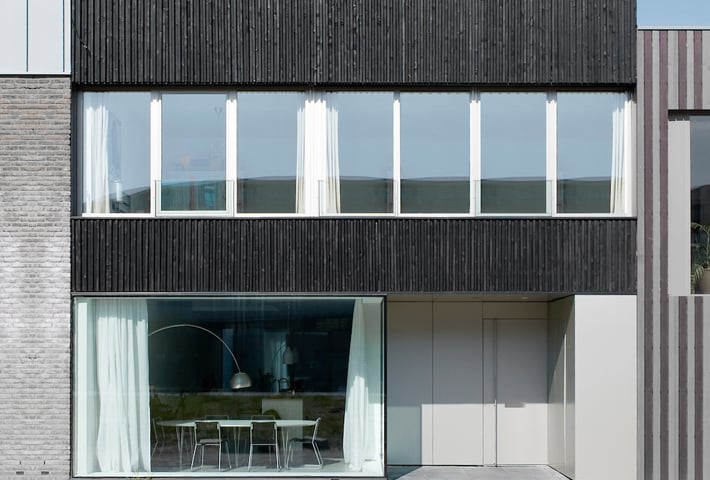 A Photographer's Home With A Light-Filled Atrium - IGNANT