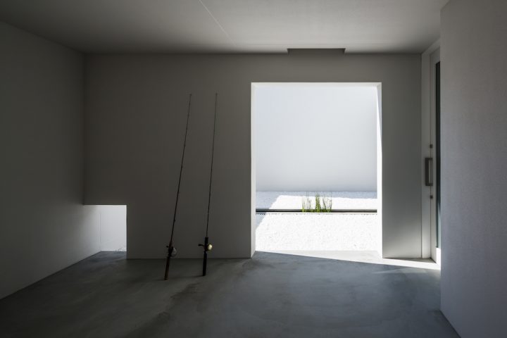 A House With A Minimal Courtyard - IGNANT
