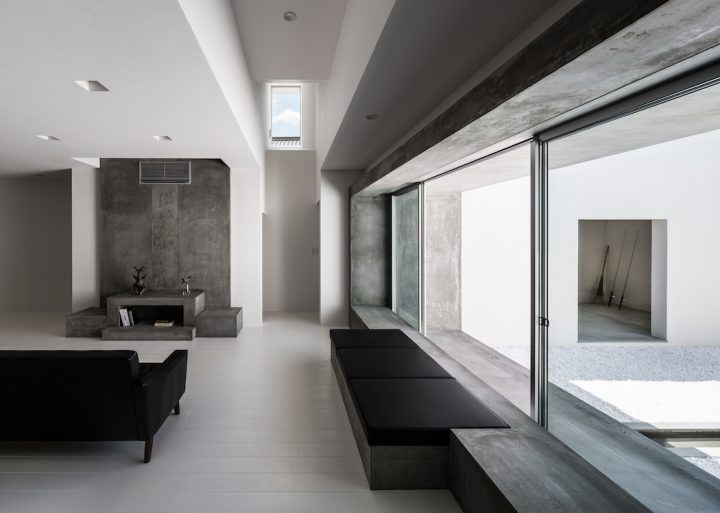 A House With A Minimal Courtyard - IGNANT