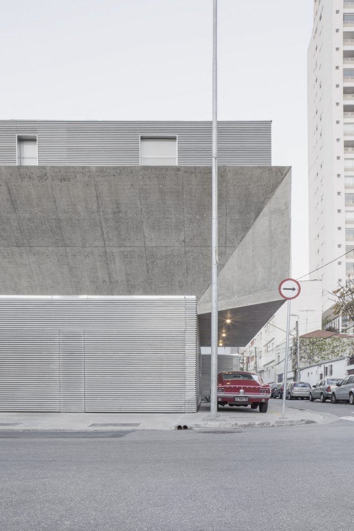 A Concrete Car Workshop In São Paulo - IGNANT