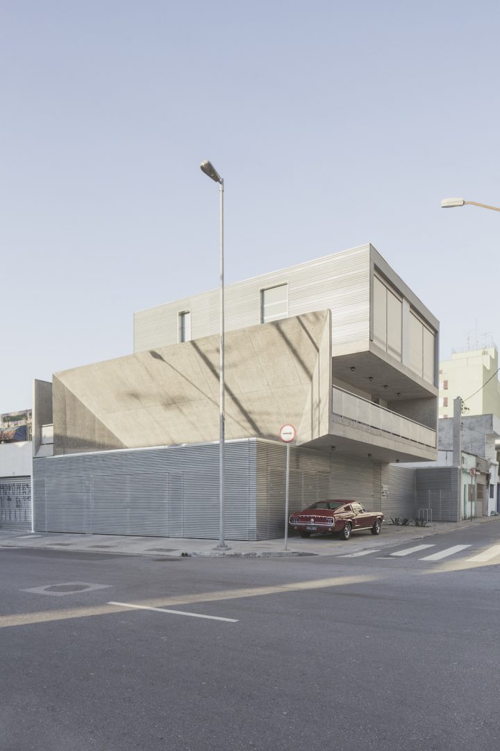 A Concrete Car Workshop In São Paulo - IGNANT