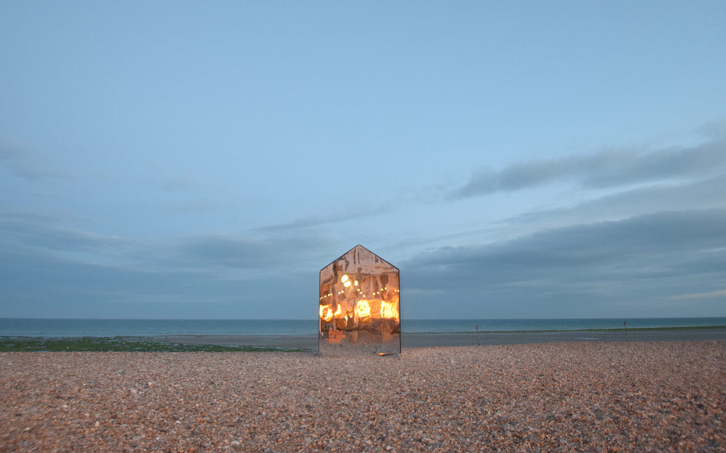 A Mirrored Take On The Classic Beach Hut - IGNANT