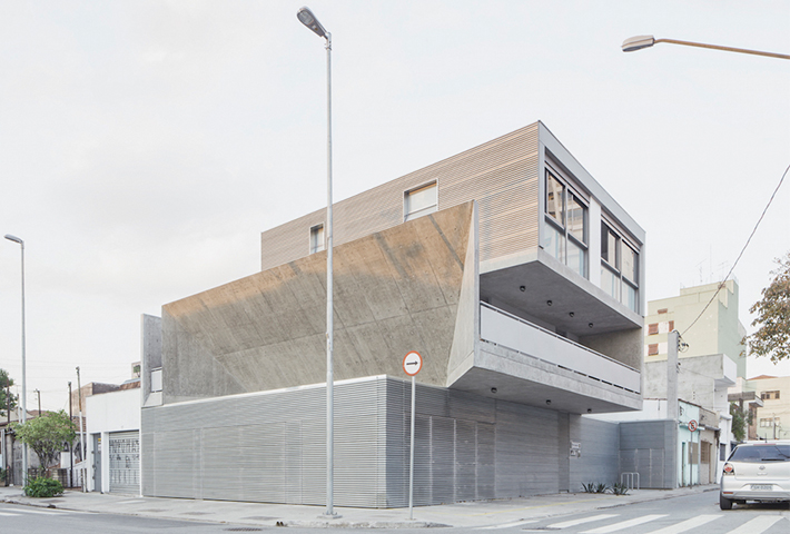 A Concrete Car Workshop In São Paulo - IGNANT