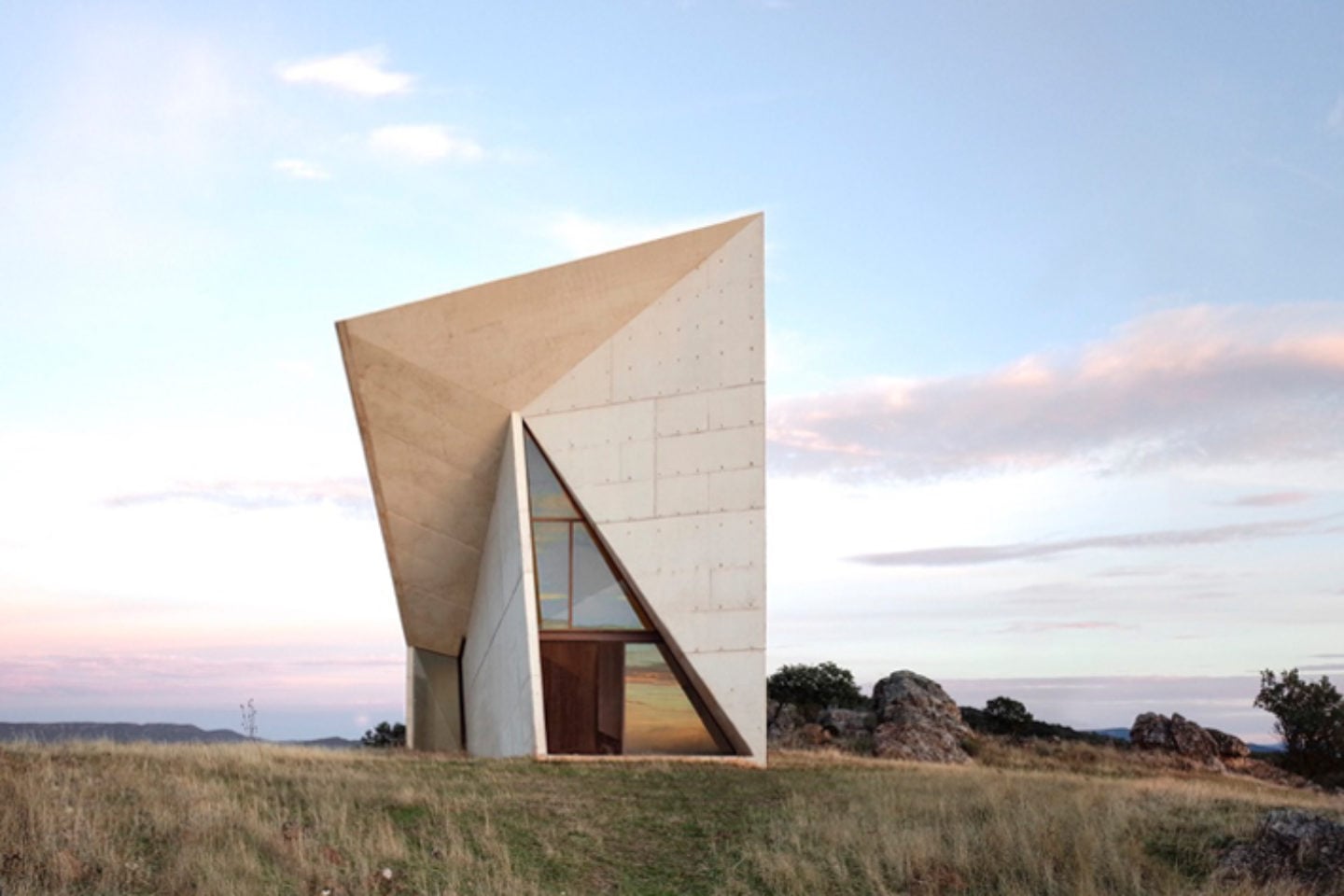 A Brilliant Half Moon Forever In Illumination: Syn Architects ...