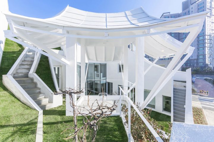 Iroje KHM Designs A Unique Pilot's House - IGNANT