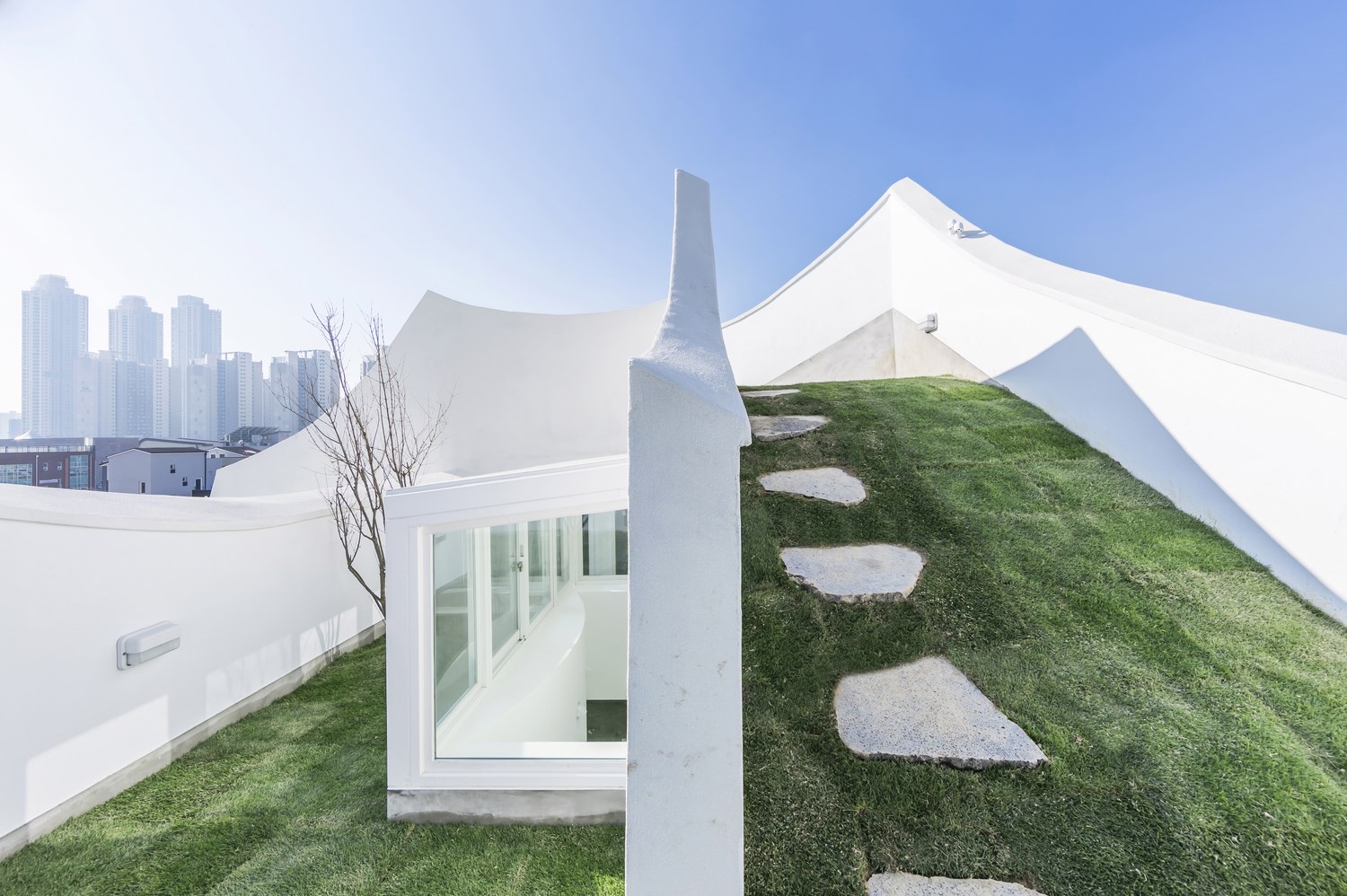 Iroje KHM Designs A Unique Pilot's House - IGNANT