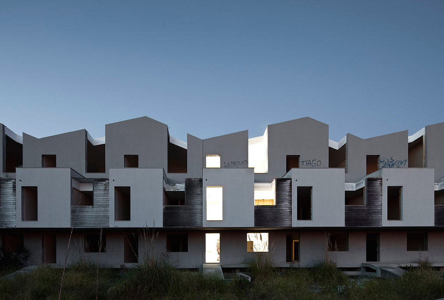 Roll-out Table By Marcus Voraa - IGNANT