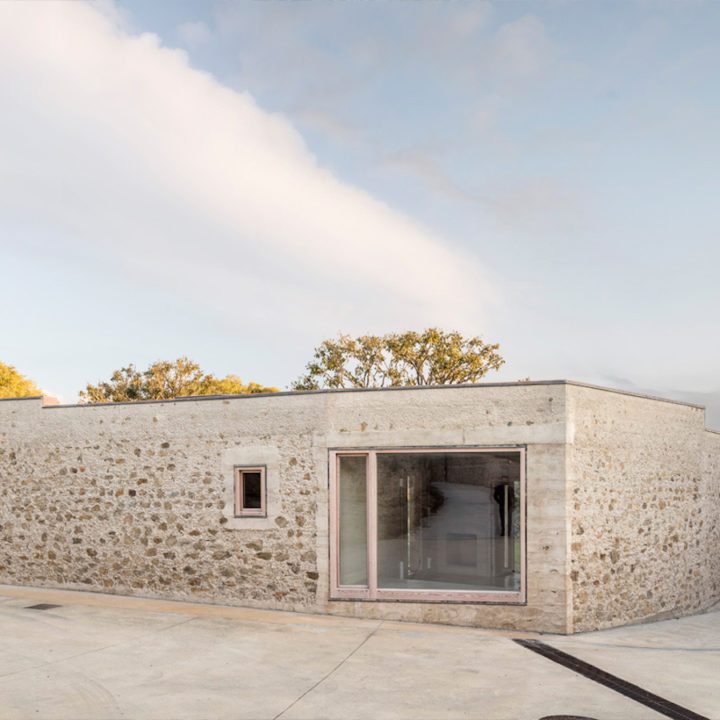 1413 House By Harquitectes Mimics A Stone Wall - IGNANT