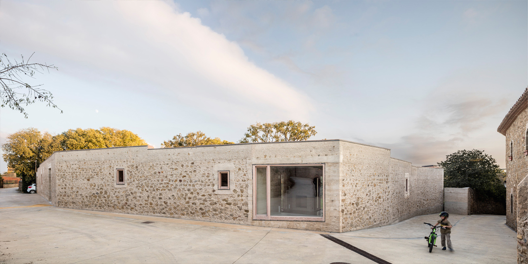 1413 House By Harquitectes Mimics A Stone Wall - IGNANT