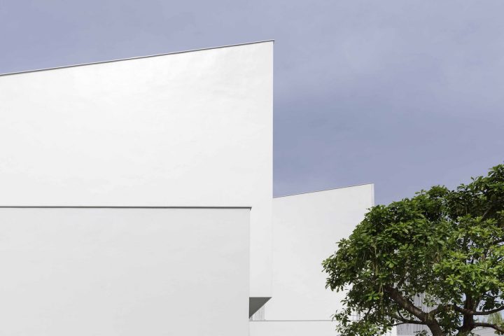 White Box House By Ayutt And Associates Design - IGNANT