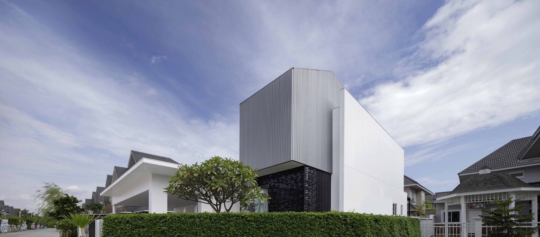 White Box House By Ayutt And Associates Design - IGNANT