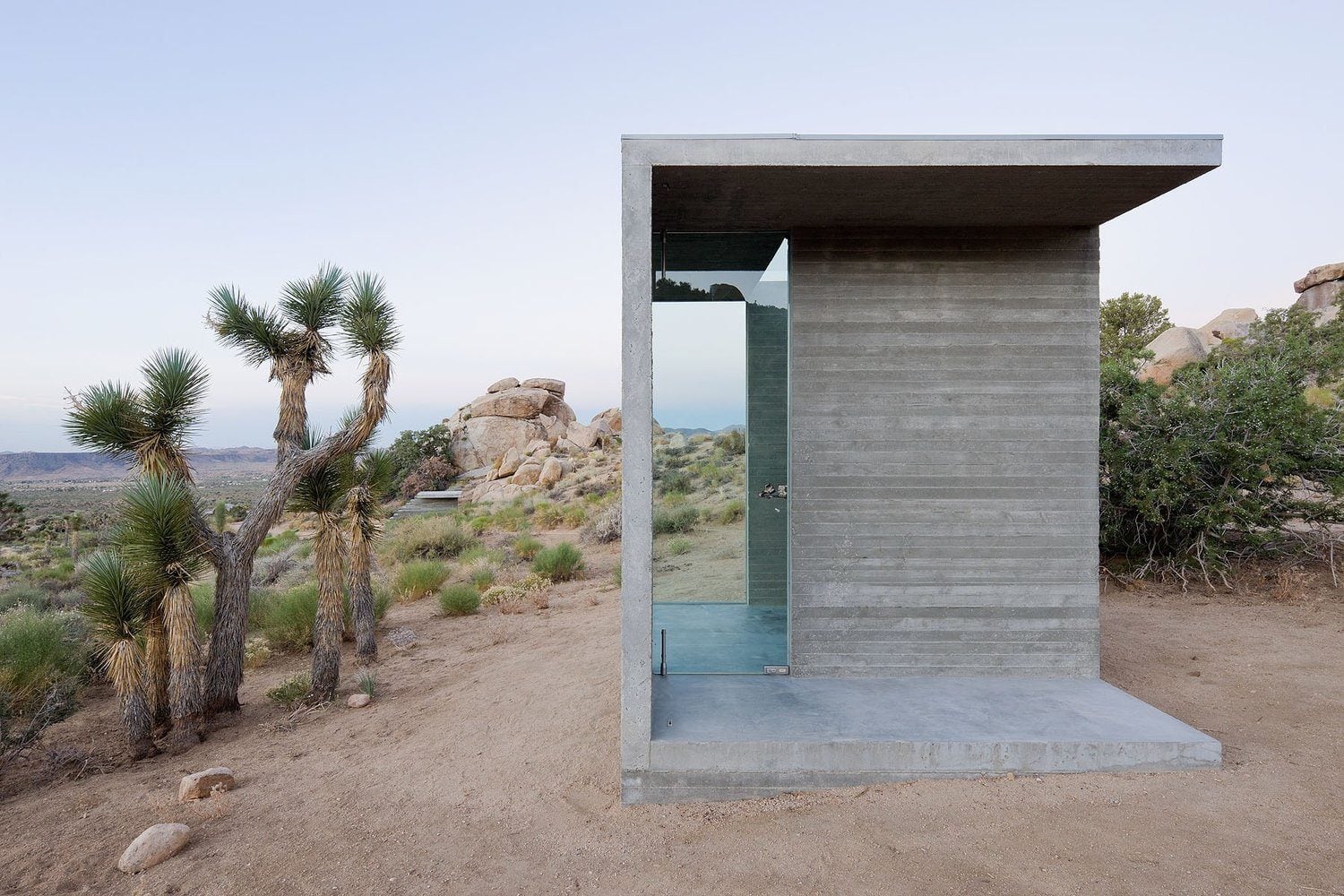Between Heaven And Earth: The Unique Architecture Of Joshua Tree ...