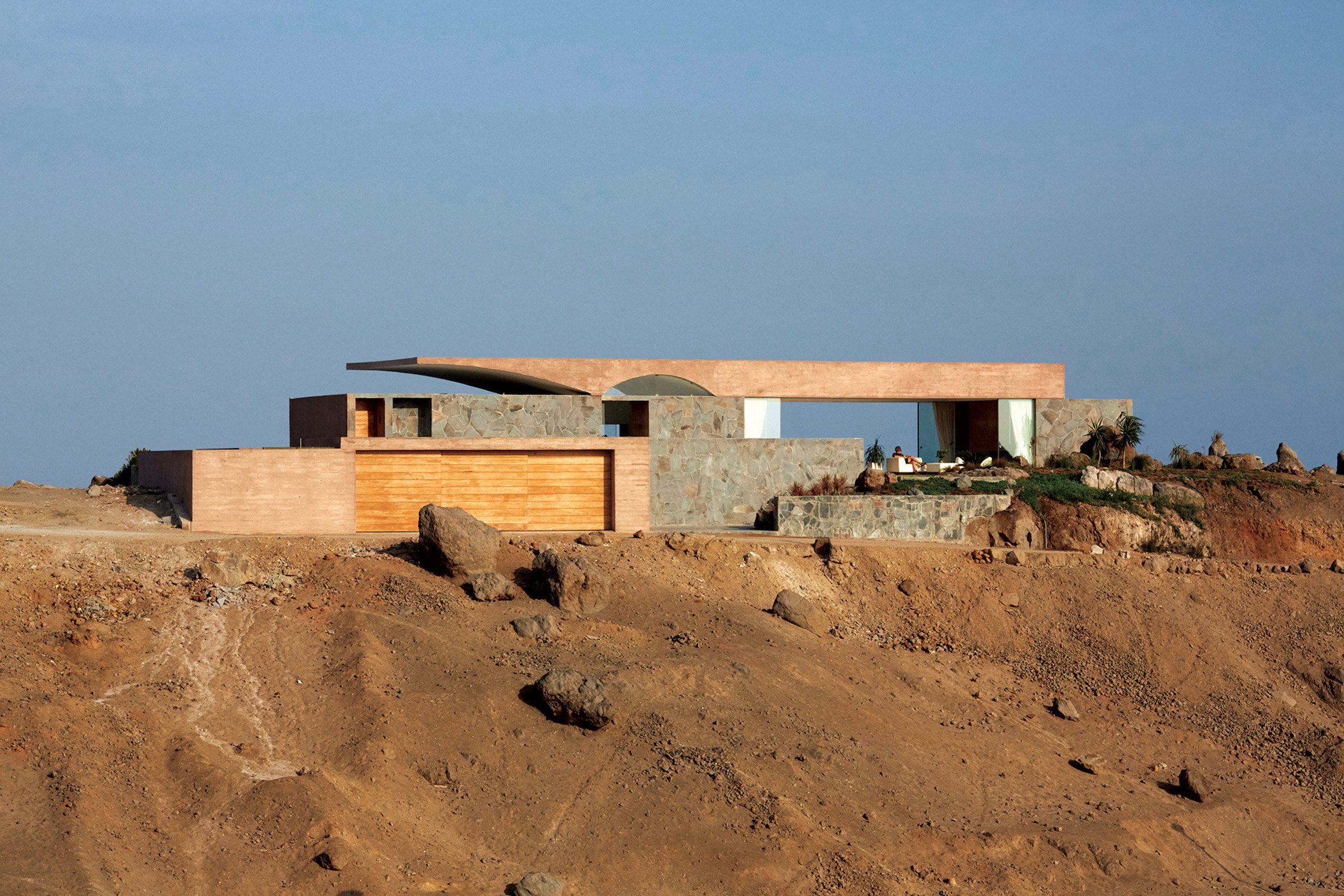 A House In Four Volumes Overlooks The South Pacific Ocean Ignant