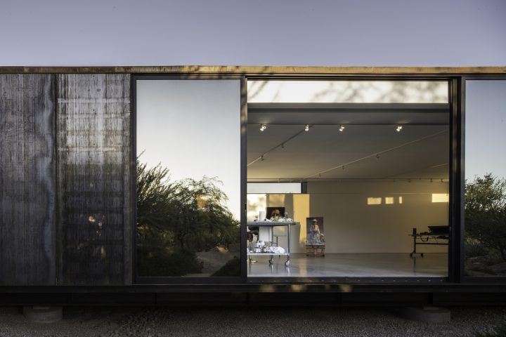 A Reflective, Floating Art Studio In Paradise Valley - IGNANT