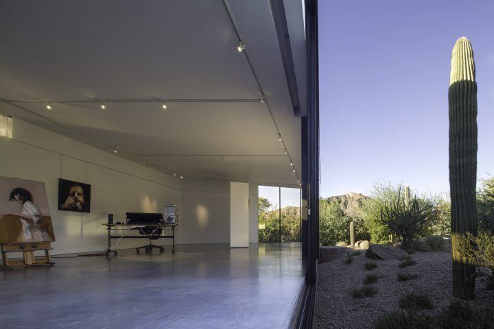 A Reflective, Floating Art Studio In Paradise Valley - IGNANT
