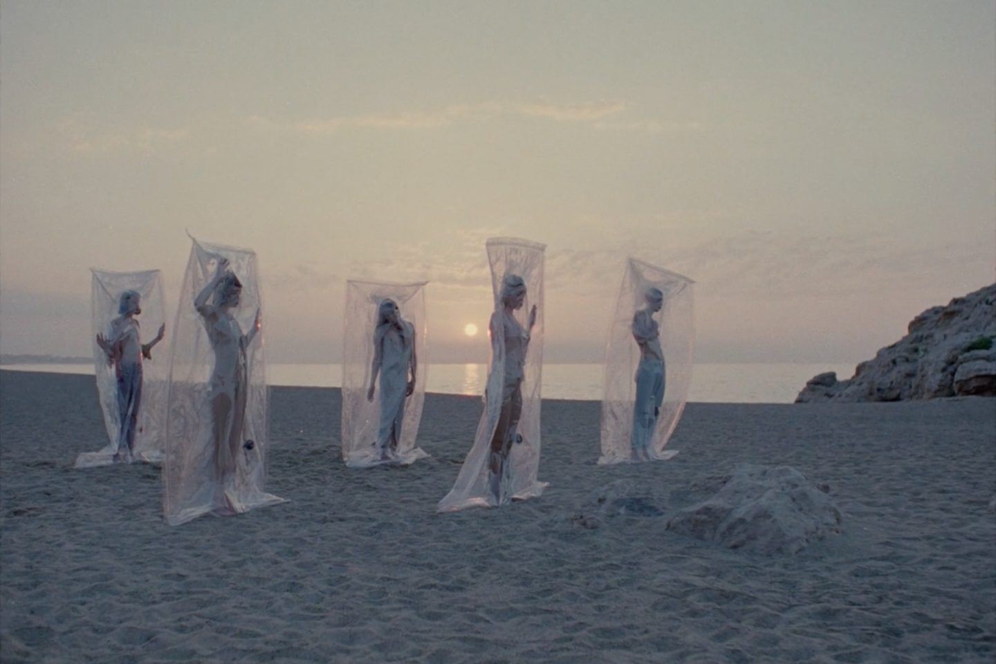 Miroir by Fabienne Rivory - IGNANT