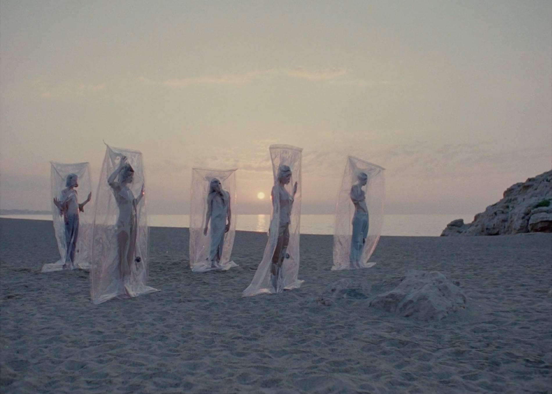 Miroir by Fabienne Rivory - IGNANT