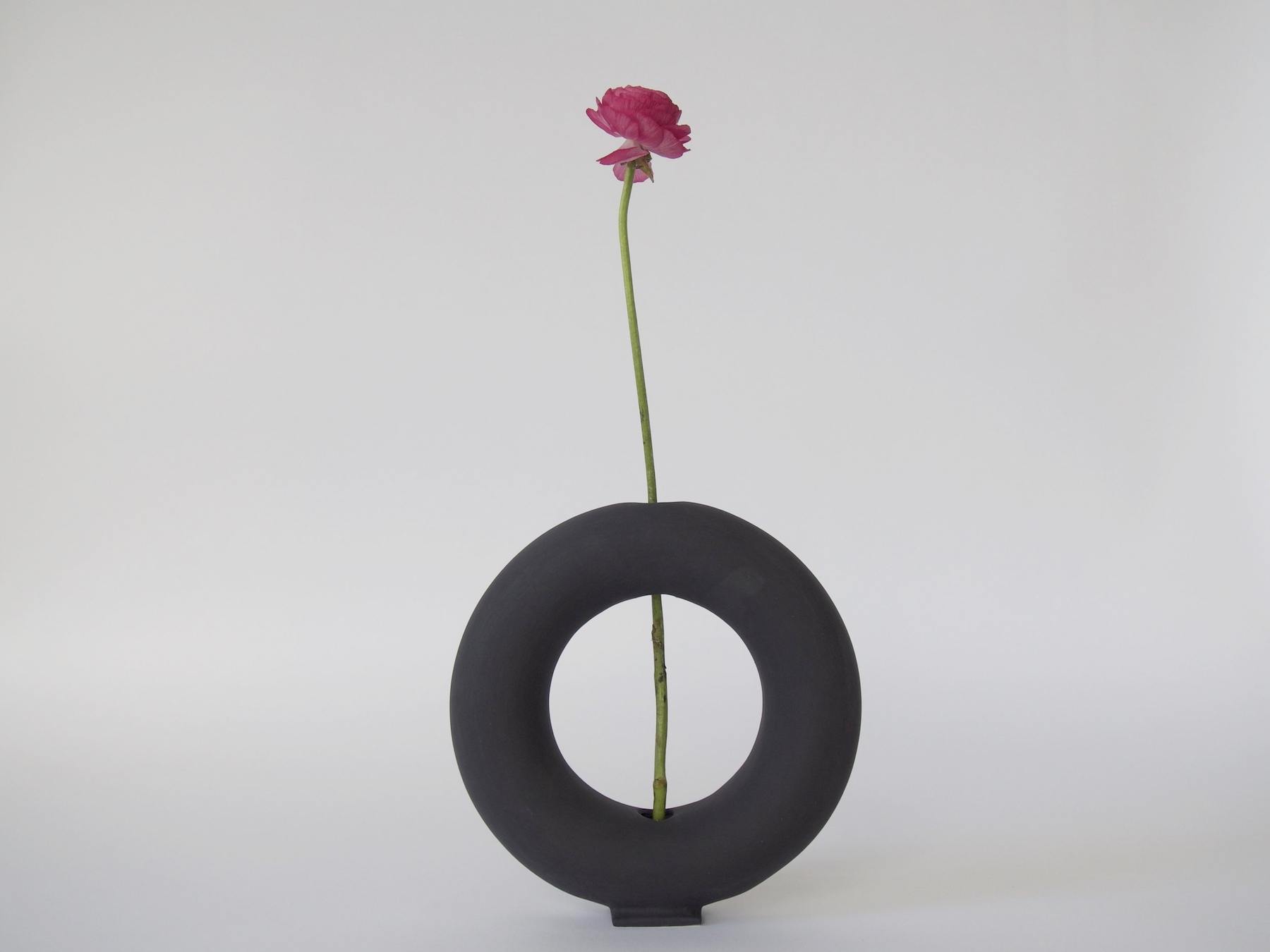 Valeria Vasi, Artistic Expression In Geometric Vases - IGNANT