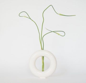Valeria Vasi, Artistic Expression In Geometric Vases - IGNANT