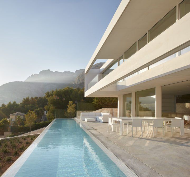Ramón Esteve Estudio’s Oslo House Overlooking The Spanish Mountains ...