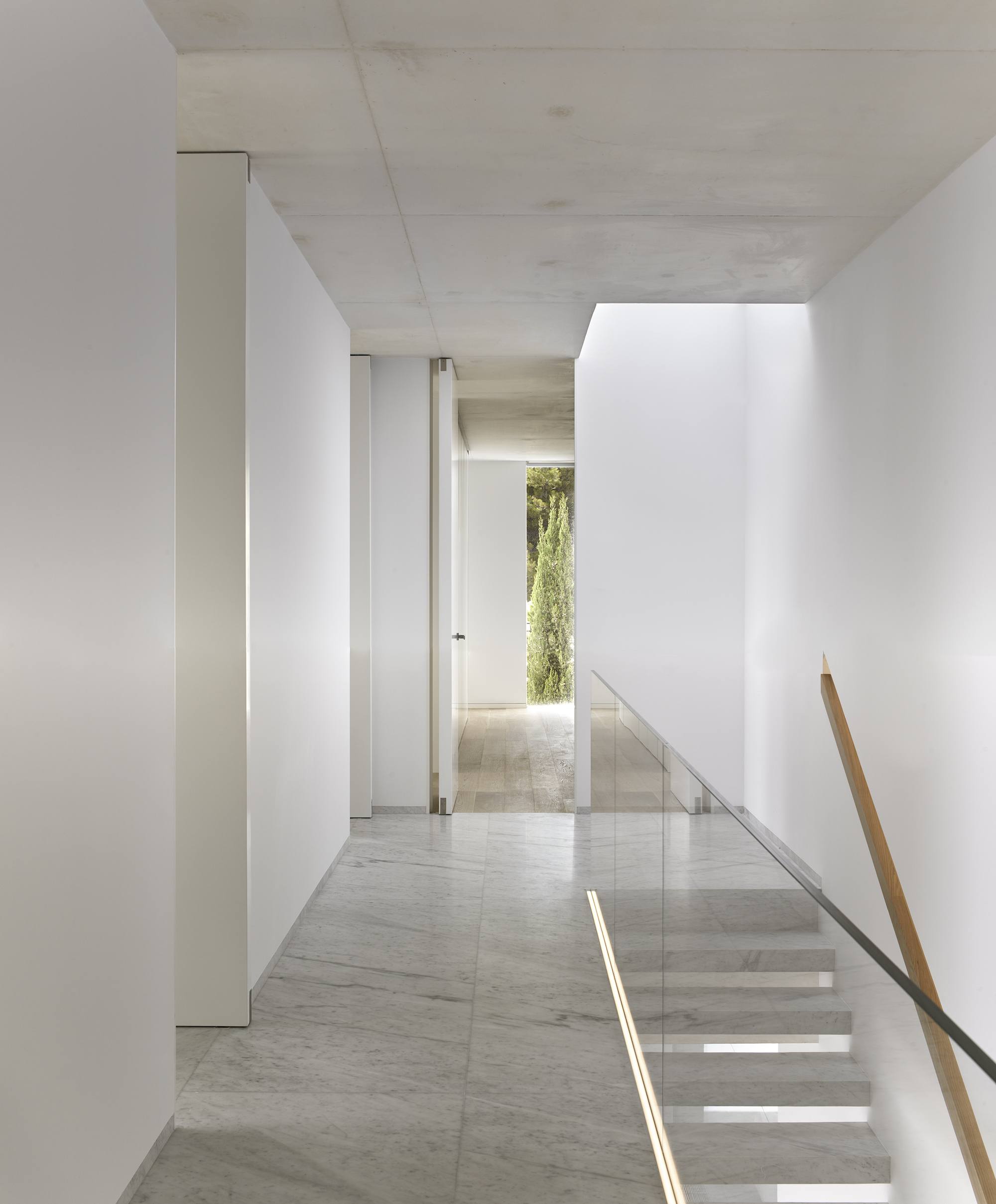 Ramón Esteve Estudio’s Oslo House Overlooking The Spanish Mountains ...