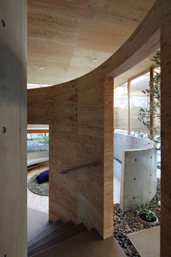A Circular Shaped Japanese Home By UID Architects - IGNANT