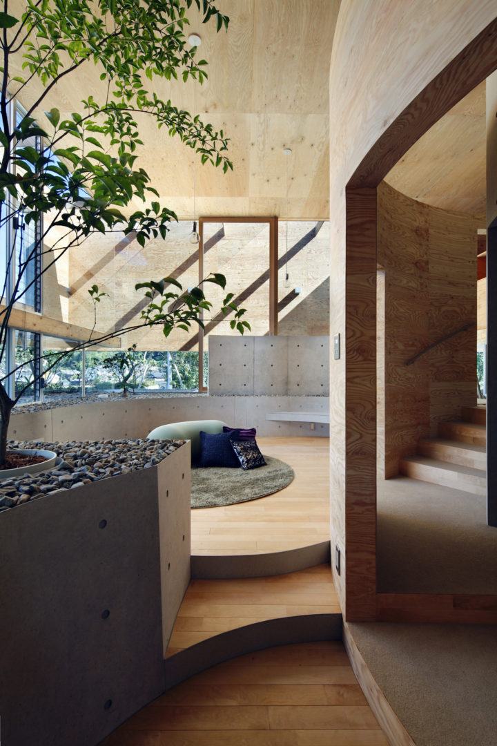 A Circular Shaped Japanese Home By UID Architects - IGNANT
