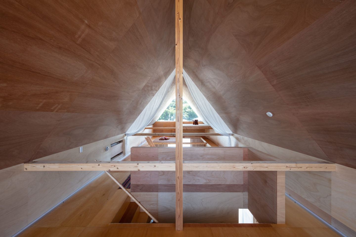 Yuji Nakahara Designs A Light-Filled Home In A Seaside Town In Japan ...