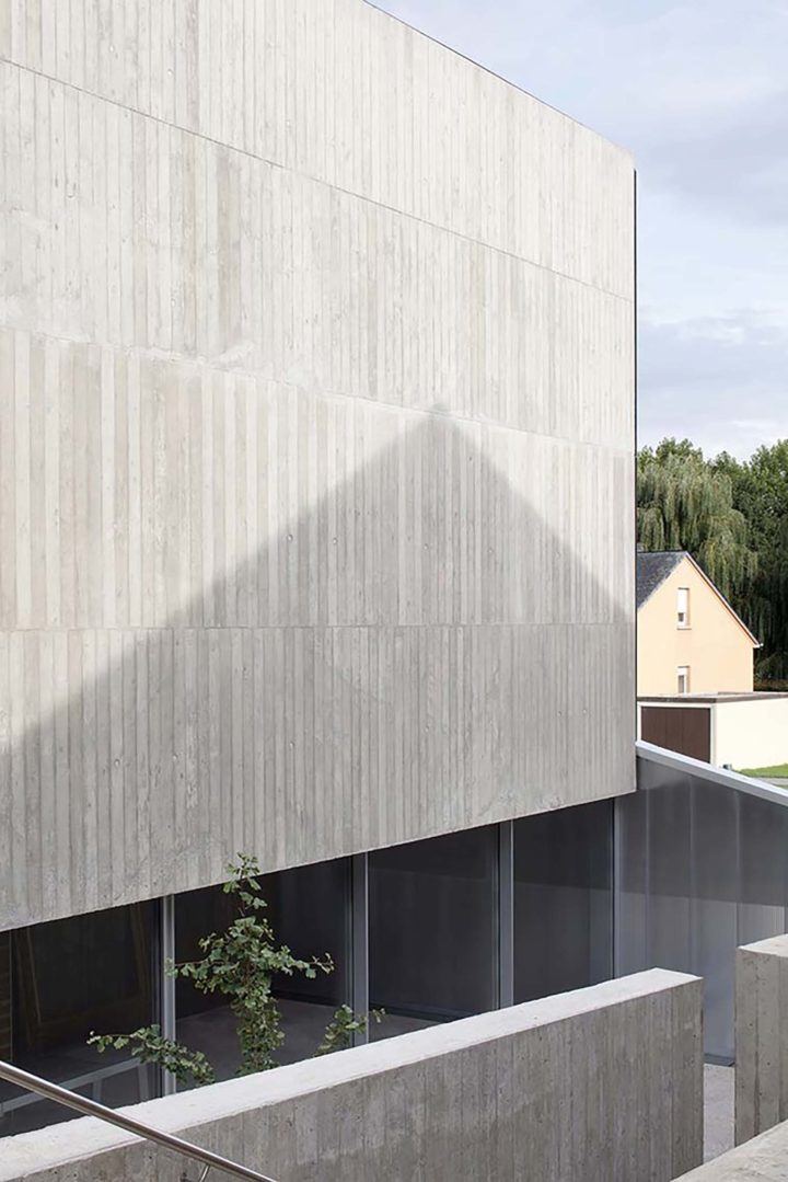 2001 Completes An Essentialist Concrete Home Named After A Luxembourg ...