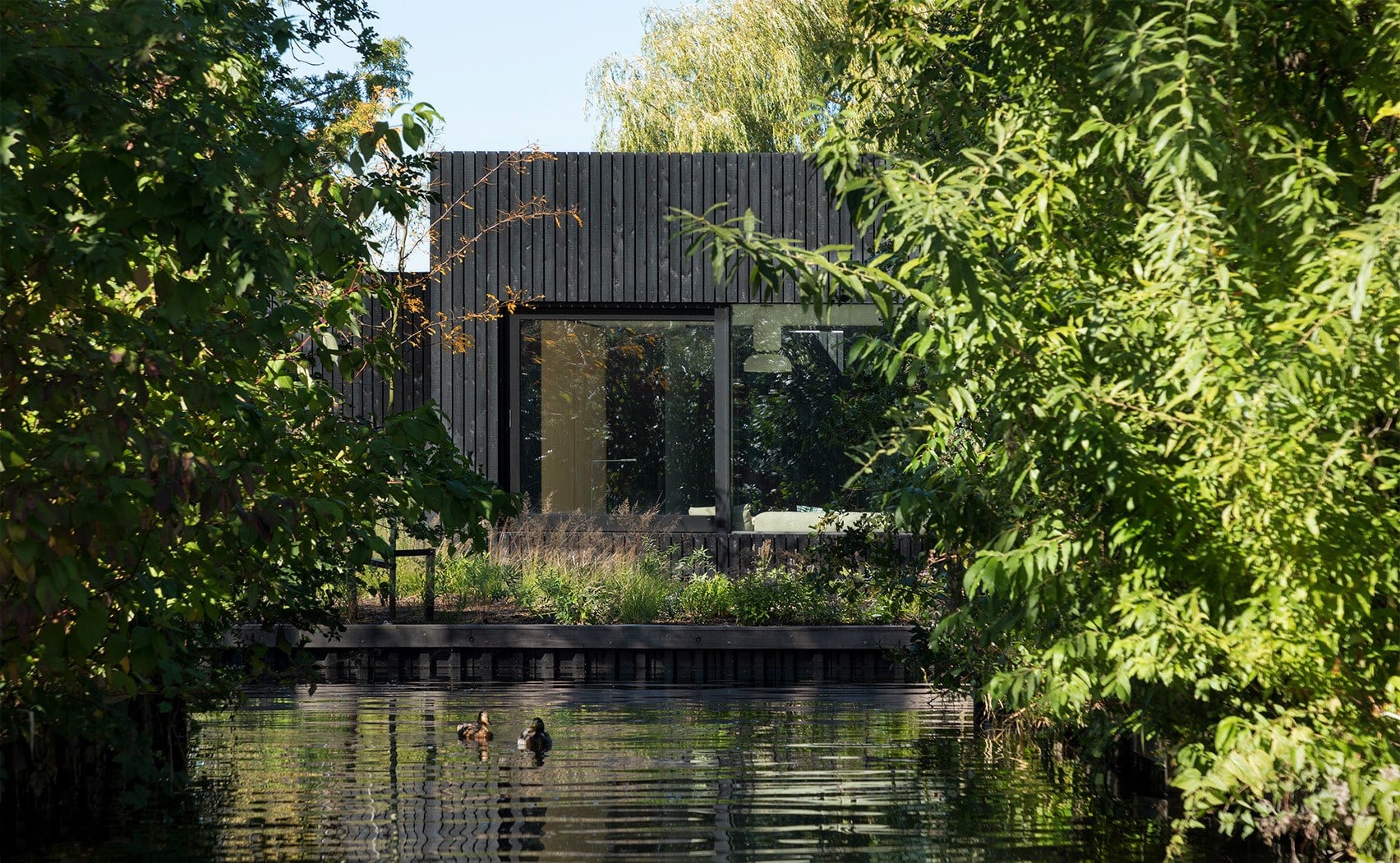 This Tiny Dutch Holiday Home “Leaves A Strong Impression” - IGNANT