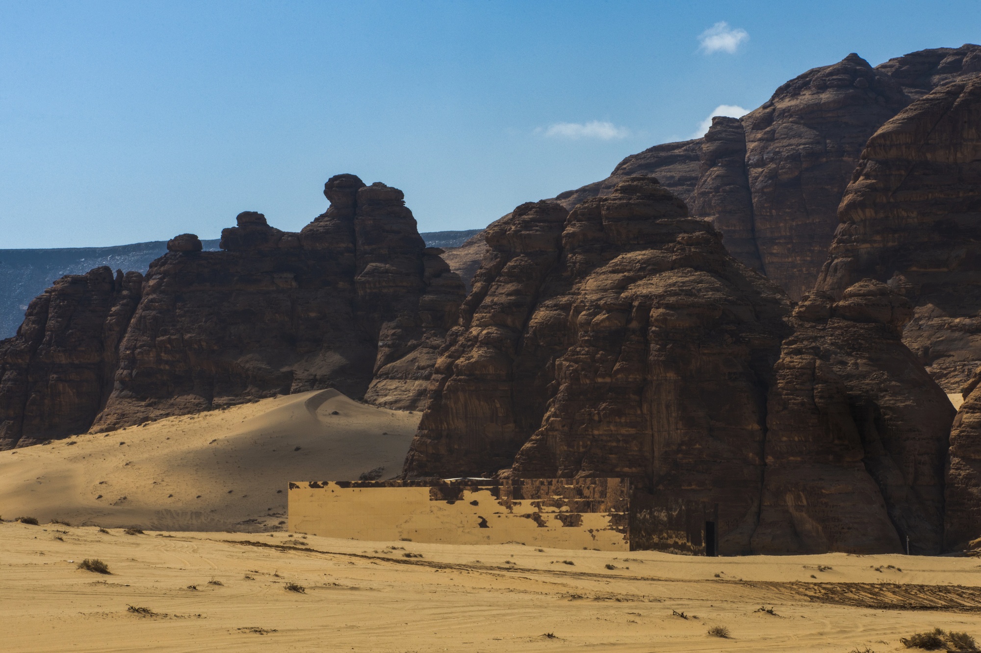 Maraya, A Colossal Mirrored Concert Hall In The Saudi Arabian Desert ...